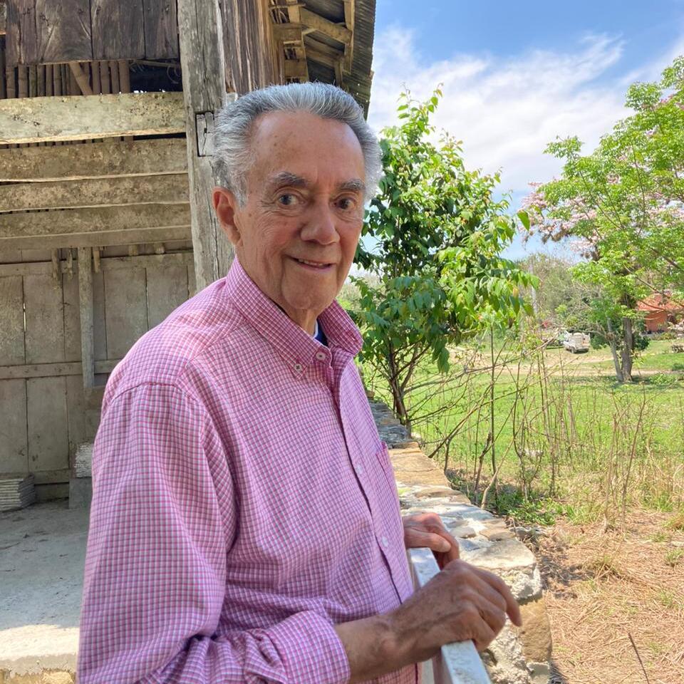 HÉCTOR FELIPE MARÍN CUERVO | Casas Funerarias AIRAPÍ
